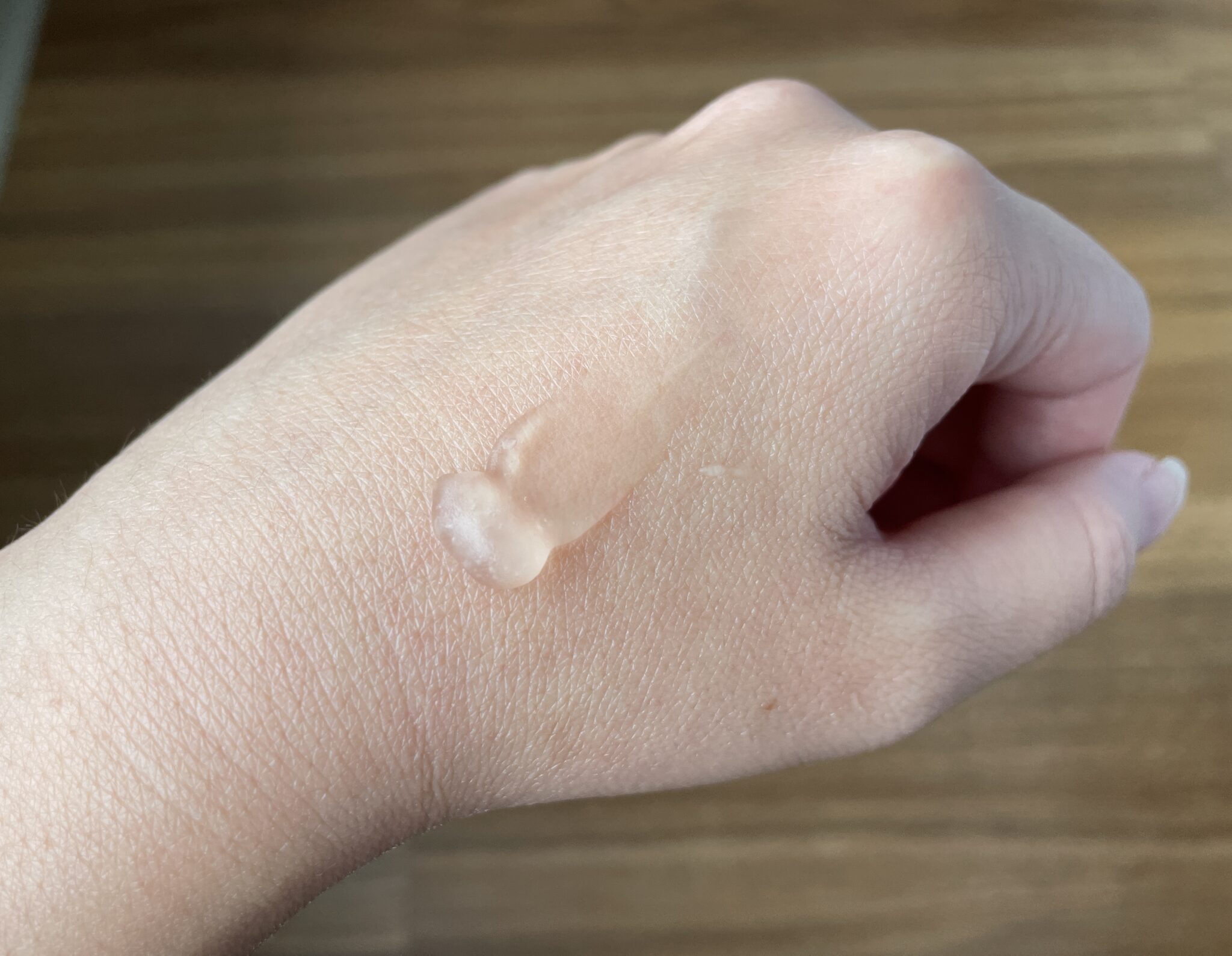 爆紅「Solone補水柔焦妝前精華」實測，補水、填補毛孔，妝前保養真的能只靠它？ – 找Cha研究室